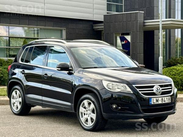 Black Volkswagen Tiguan 2008 in Riga, with an engine capacity of 2.00 L and mileage of 300 thousand km for 4450 €, photo 2 on AUTOMOTO.COM.LV