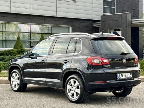 Black Volkswagen Tiguan 2008 in Riga, with an engine capacity of 2.00 L and mileage of 300 thousand km for 4450 €, photo 8 on AUTOMOTO.COM.LV
