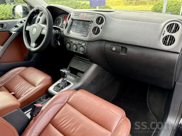 Black Volkswagen Tiguan 2008 in Riga, with an engine capacity of 2.00 L and mileage of 300 thousand km for 4450 €, photo 9 on AUTOMOTO.COM.LV