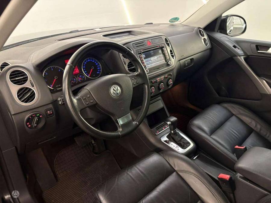 Melns Volkswagen Tiguan 2008 Marijampole, ar dzinēja tilpumu 1.97 L un nobraukumu 188 tūkst. km par 6750 €, foto 3 vietnē AUTOMOTO.COM.LV