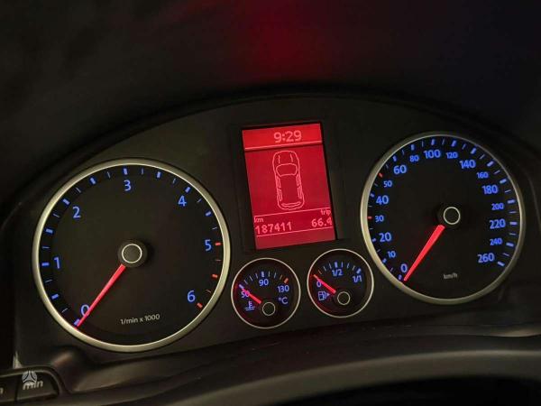 Black Volkswagen Tiguan 2008 in Marijampole, with an engine capacity of 1.97 L and mileage of 188 thousand km for 6750 €, photo 3 on AUTOMOTO.COM.LV