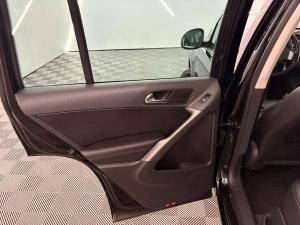 Melns Volkswagen Tiguan 2008 Marijampole, ar dzinēja tilpumu 1.97 L un nobraukumu 188 tūkst. km par 6750 €, foto 18 vietnē AUTOMOTO.COM.LV