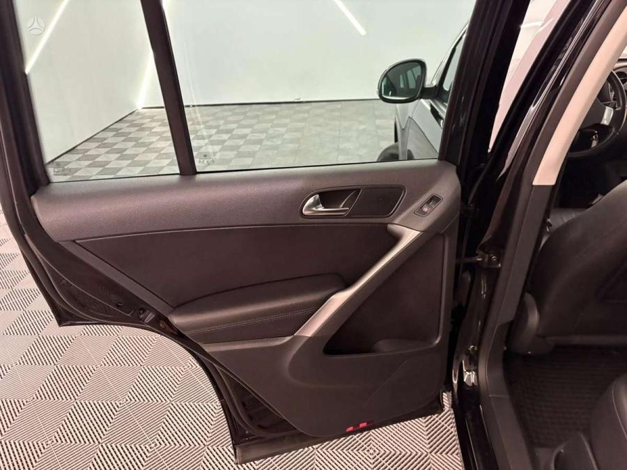 Melns Volkswagen Tiguan 2008 Marijampole, ar dzinēja tilpumu 1.97 L un nobraukumu 188 tūkst. km par 6750 €, foto 18 vietnē AUTOMOTO.COM.LV