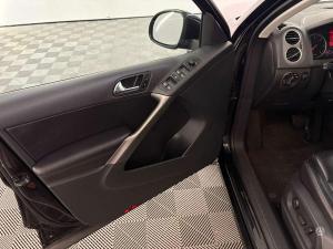 Melns Volkswagen Tiguan 2008 Marijampole, ar dzinēja tilpumu 1.97 L un nobraukumu 188 tūkst. km par 6750 €, foto 23 vietnē AUTOMOTO.COM.LV
