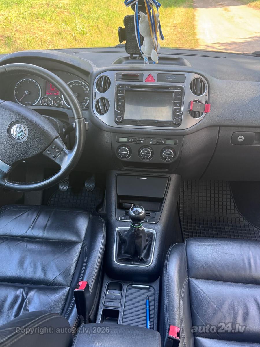 Black Volkswagen Tiguan 2008 in Voru, with an engine capacity of 2.00 L and mileage of 0 thousand km for 3500 €, photo 8 on AUTOMOTO.COM.LV