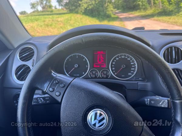 Melns Volkswagen Tiguan 2008 Veru, ar dzinēja tilpumu 2.00 L un nobraukumu 0 tūkst. km par 3500 €, foto 8 vietnē AUTOMOTO.COM.LV