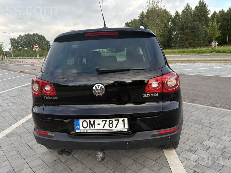 Black Volkswagen Tiguan 2008 in Jelgava, with an engine capacity of 2.00 L and mileage of 175 thousand km for 4950 €, photo 4 on AUTOMOTO.COM.LV