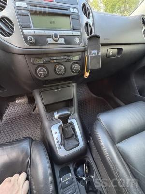 Black Volkswagen Tiguan 2008 in Jelgava, with an engine capacity of 2.00 L and mileage of 175 thousand km for 4950 €, photo 12 on AUTOMOTO.COM.LV