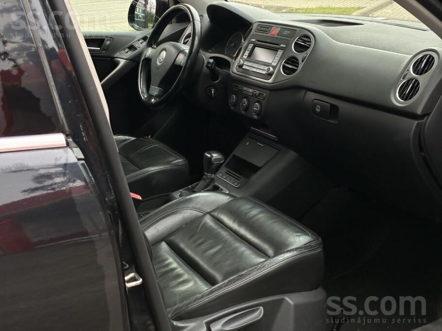 Black Volkswagen Tiguan 2008 in Riga, with an engine capacity of 2.00 L and mileage of 305 thousand km for 4950 €, photo 6 on AUTOMOTO.COM.LV