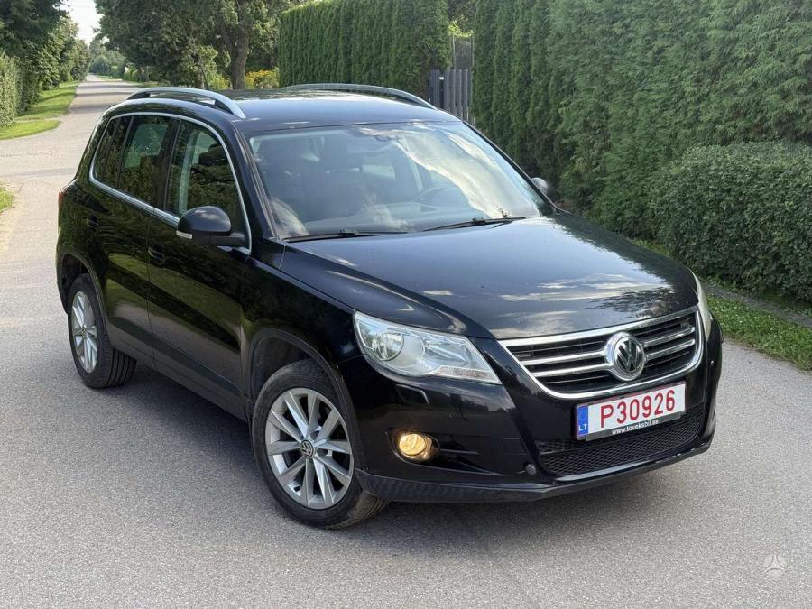 Black Volkswagen Tiguan 2008 in Ukmerge, with an engine capacity of 1.97 L and mileage of 202 thousand km for 3000 €, photo 1 on AUTOMOTO.COM.LV