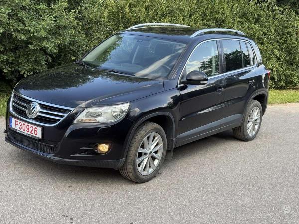 Black Volkswagen Tiguan 2008 in Ukmerge, with an engine capacity of 1.97 L and mileage of 202 thousand km for 3000 €, photo 2 on AUTOMOTO.COM.LV