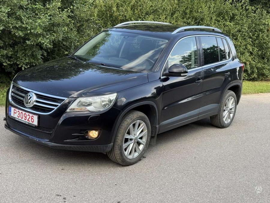 Black Volkswagen Tiguan 2008 in Ukmerge, with an engine capacity of 1.97 L and mileage of 202 thousand km for 3000 €, photo 3 on AUTOMOTO.COM.LV
