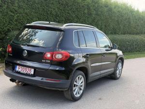 Black Volkswagen Tiguan 2008 in Ukmerge, with an engine capacity of 1.97 L and mileage of 202 thousand km for 3000 €, photo 5 on AUTOMOTO.COM.LV