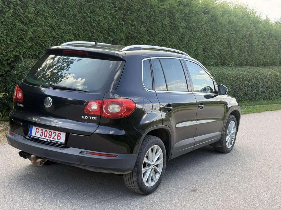 Black Volkswagen Tiguan 2008 in Ukmerge, with an engine capacity of 1.97 L and mileage of 202 thousand km for 3000 €, photo 5 on AUTOMOTO.COM.LV
