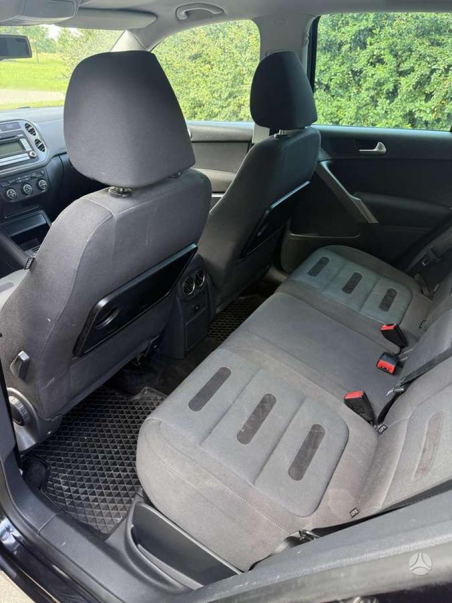 Black Volkswagen Tiguan 2008 in Ukmerge, with an engine capacity of 1.97 L and mileage of 202 thousand km for 3000 €, photo 7 on AUTOMOTO.COM.LV