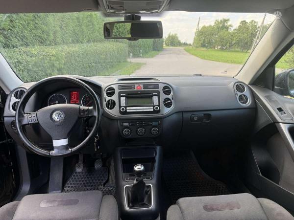 Black Volkswagen Tiguan 2008 in Ukmerge, with an engine capacity of 1.97 L and mileage of 202 thousand km for 3000 €, photo 7 on AUTOMOTO.COM.LV