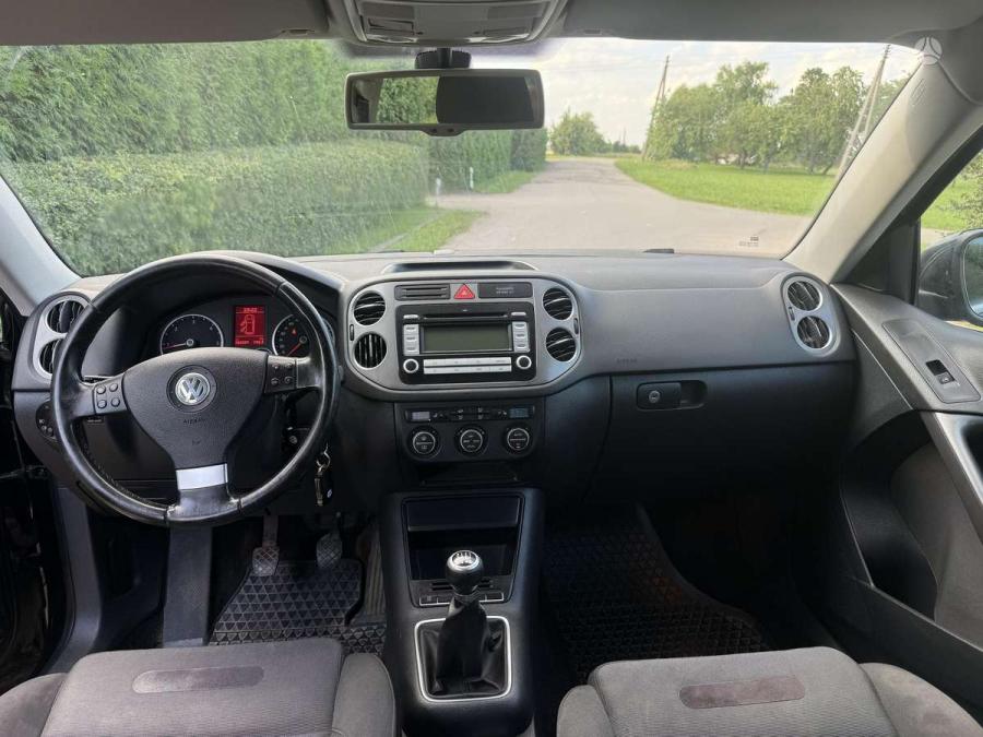 Black Volkswagen Tiguan 2008 in Ukmerge, with an engine capacity of 1.97 L and mileage of 202 thousand km for 3000 €, photo 8 on AUTOMOTO.COM.LV