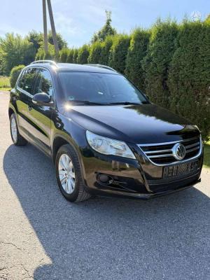 Black Volkswagen Tiguan 2008 in Utena, with an engine capacity of 2.00 L and mileage of 300 thousand km for 6200 €, photo  on AUTOMOTO.COM.LV