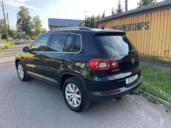 Black Volkswagen Tiguan 2008 in Siauliai, with an engine capacity of 1.39 L and mileage of 218 thousand km for 4550 €, photo 3 on AUTOMOTO.COM.LV