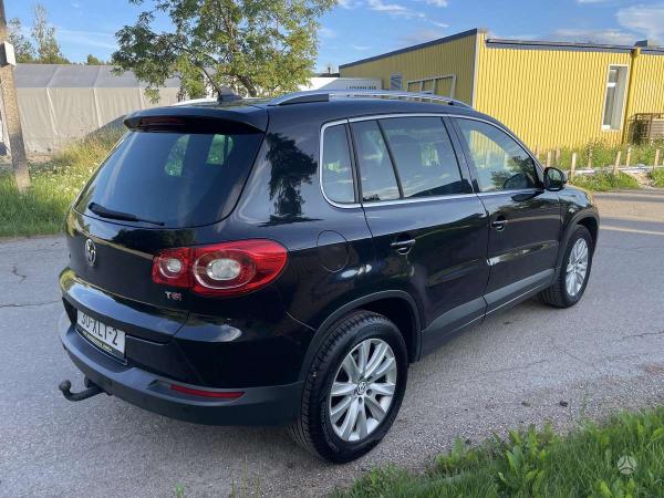 Black Volkswagen Tiguan 2008 in Siauliai, with an engine capacity of 1.39 L and mileage of 218 thousand km for 4550 €, photo 5 on AUTOMOTO.COM.LV
