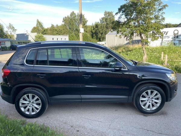 Black Volkswagen Tiguan 2008 in Siauliai, with an engine capacity of 1.39 L and mileage of 218 thousand km for 4550 €, photo 6 on AUTOMOTO.COM.LV