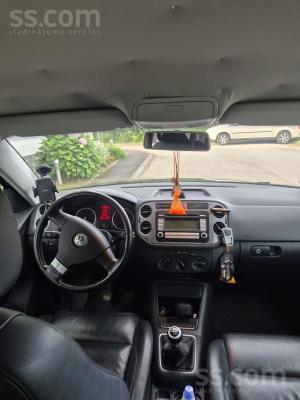 Melns Volkswagen Tiguan 2008 Rīga, ar dzinēja tilpumu 2.00 L un nobraukumu 264 tūkst. km par 4950 €, foto 6 vietnē AUTOMOTO.COM.LV