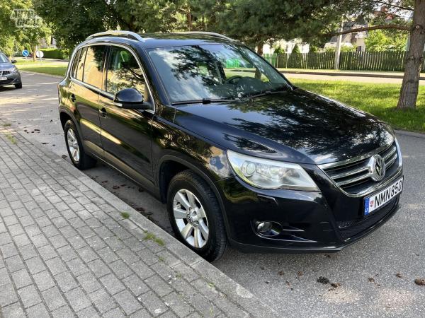 Black Volkswagen Tiguan 2008 in Panevezys, with an engine capacity of 2.00 L and mileage of 238 thousand km for 4500 €, photo 3 on AUTOMOTO.COM.LV