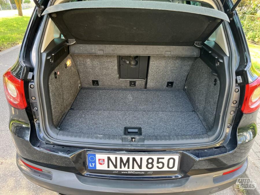 Melns Volkswagen Tiguan 2008 Panevēža, ar dzinēja tilpumu 2.00 L un nobraukumu 238 tūkst. km par 4500 €, foto 10 vietnē AUTOMOTO.COM.LV