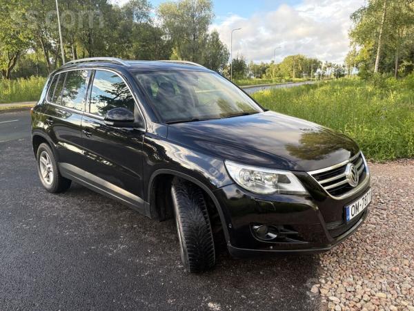 Black Volkswagen Tiguan 2008 in Jelgava, with an engine capacity of 2.00 L and mileage of 175 thousand km for 4700 €, photo 3 on AUTOMOTO.COM.LV