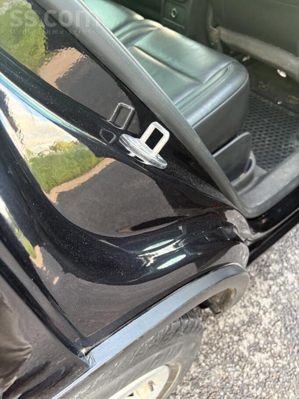 Black Volkswagen Tiguan 2008 in Jelgava, with an engine capacity of 2.00 L and mileage of 175 thousand km for 4700 €, photo 7 on AUTOMOTO.COM.LV