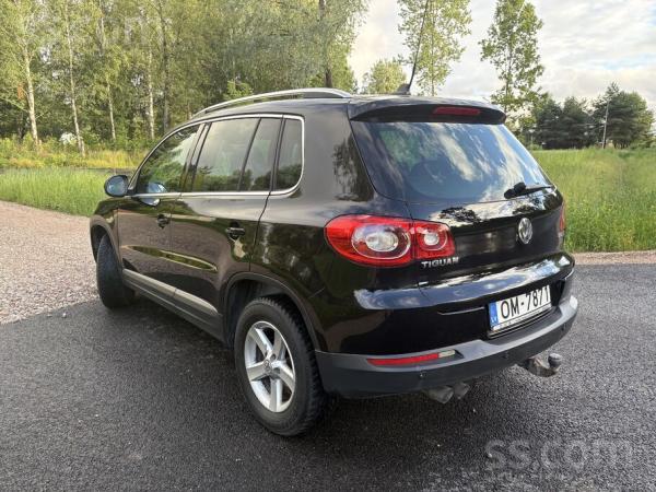 Black Volkswagen Tiguan 2008 in Jelgava, with an engine capacity of 2.00 L and mileage of 175 thousand km for 4700 €, photo 5 on AUTOMOTO.COM.LV