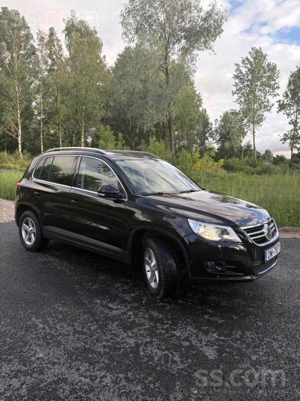 Black Volkswagen Tiguan 2008 in Jelgava, with an engine capacity of 2.00 L and mileage of 175 thousand km for 4700 €, photo 6 on AUTOMOTO.COM.LV