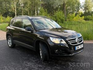 Melns Volkswagen Tiguan 2008 Jelgava, ar dzinēja tilpumu 2.00 L un nobraukumu 162 tūkst. km par 4650 €, foto 3 vietnē AUTOMOTO.COM.LV