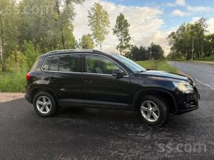 Melns Volkswagen Tiguan 2008 Jelgava, ar dzinēja tilpumu 2.00 L un nobraukumu 162 tūkst. km par 4650 €, foto 4 vietnē AUTOMOTO.COM.LV
