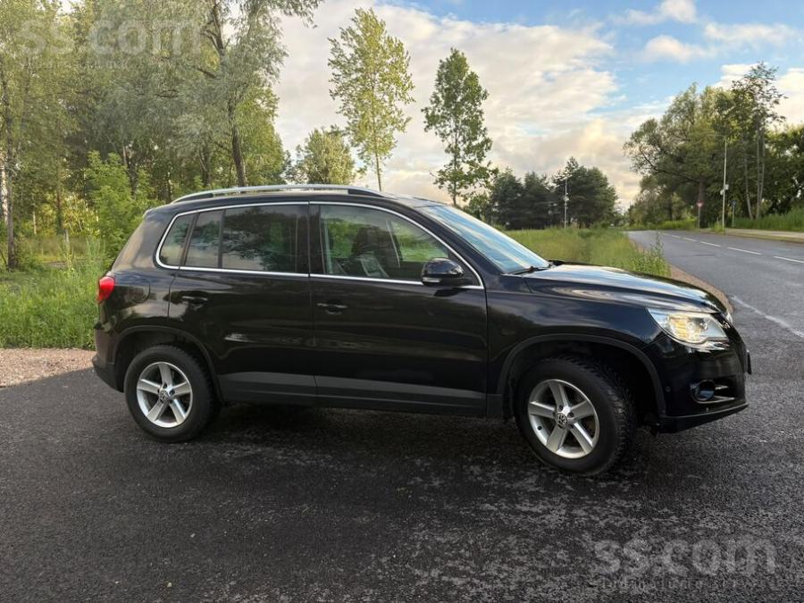Melns Volkswagen Tiguan 2008 Jelgava, ar dzinēja tilpumu 2.00 L un nobraukumu 162 tūkst. km par 4650 €, foto 4 vietnē AUTOMOTO.COM.LV