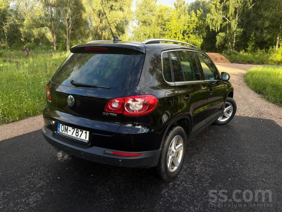 Melns Volkswagen Tiguan 2008 Jelgava, ar dzinēja tilpumu 2.00 L un nobraukumu 162 tūkst. km par 4650 €, foto 5 vietnē AUTOMOTO.COM.LV