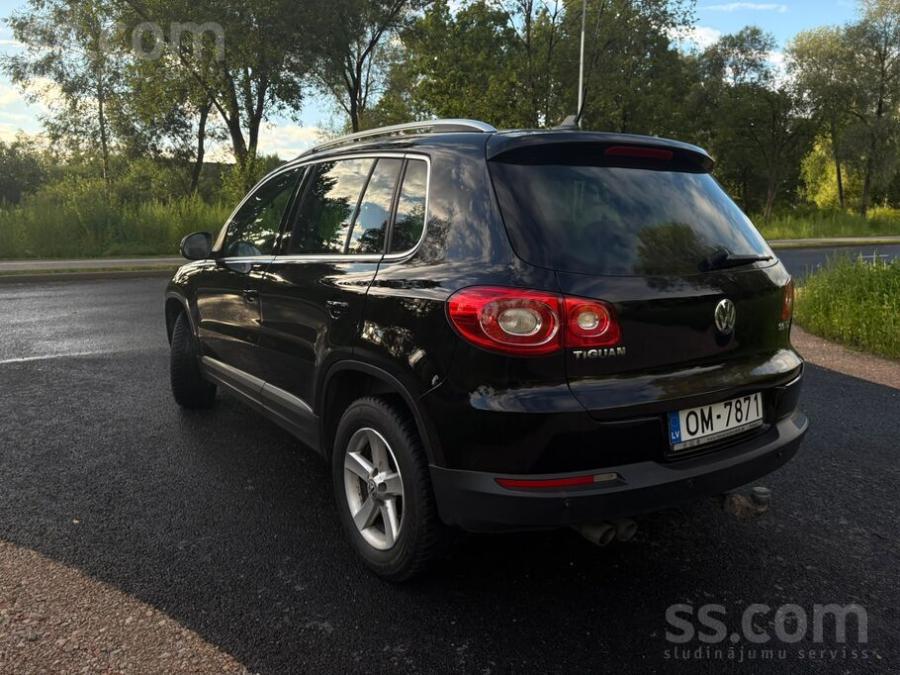 Melns Volkswagen Tiguan 2008 Jelgava, ar dzinēja tilpumu 2.00 L un nobraukumu 162 tūkst. km par 4650 €, foto 6 vietnē AUTOMOTO.COM.LV