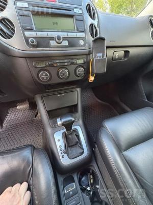 Melns Volkswagen Tiguan 2008 Jelgava, ar dzinēja tilpumu 2.00 L un nobraukumu 162 tūkst. km par 4650 €, foto 7 vietnē AUTOMOTO.COM.LV