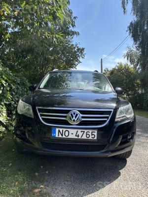 Black Volkswagen Tiguan 2008 in Riga, with an engine capacity of 2.00 L and mileage of 295 thousand km for 4750 €, photo 3 on AUTOMOTO.COM.LV