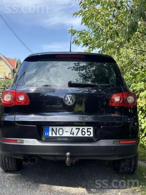 Black Volkswagen Tiguan 2008 in Riga, with an engine capacity of 2.00 L and mileage of 295 thousand km for 4750 €, photo 5 on AUTOMOTO.COM.LV
