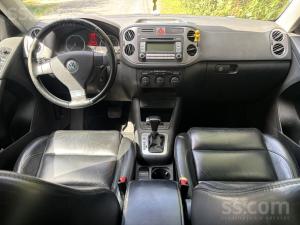 Black Volkswagen Tiguan 2008 in Riga, with an engine capacity of 2.00 L and mileage of 295 thousand km for 4750 €, photo 6 on AUTOMOTO.COM.LV
