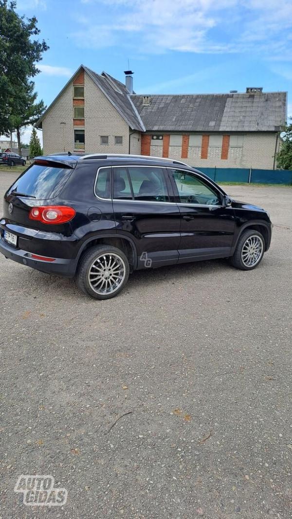 Black Volkswagen Tiguan 2008 in Jonava, with an engine capacity of 1.40 L and mileage of 241 thousand km for 5000 €, photo 4 on AUTOMOTO.COM.LV