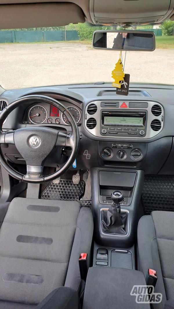 Black Volkswagen Tiguan 2008 in Jonava, with an engine capacity of 1.40 L and mileage of 241 thousand km for 5000 €, photo 6 on AUTOMOTO.COM.LV