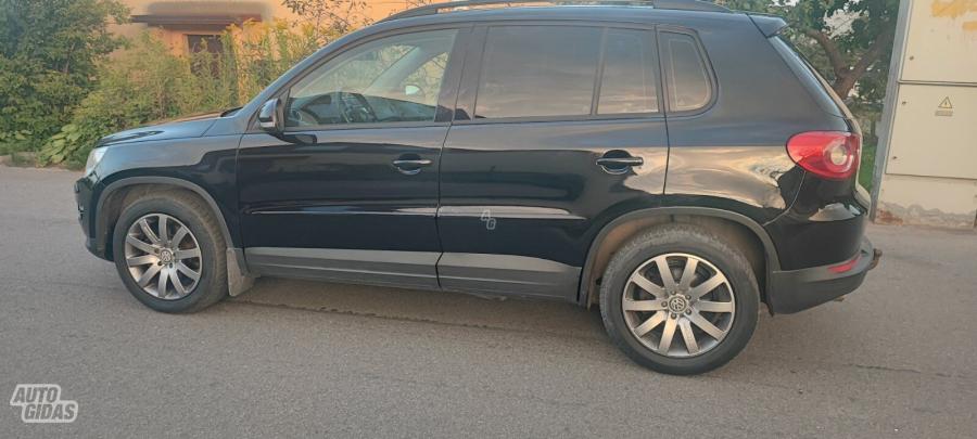 Black Volkswagen Tiguan 2008 in Vilnius, with an engine capacity of 2.00 L and mileage of 350 thousand km for 4390 €, photo 4 on AUTOMOTO.COM.LV