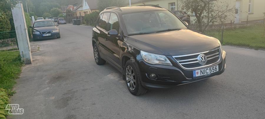Black Volkswagen Tiguan 2008 in Vilnius, with an engine capacity of 2.00 L and mileage of 350 thousand km for 4390 €, photo 6 on AUTOMOTO.COM.LV
