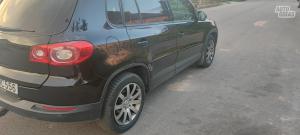 Black Volkswagen Tiguan 2008 in Vilnius, with an engine capacity of 2.00 L and mileage of 350 thousand km for 4390 €, photo 7 on AUTOMOTO.COM.LV