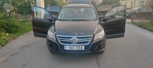 Black Volkswagen Tiguan 2008 in Vilnius, with an engine capacity of 2.00 L and mileage of 350 thousand km for 4390 €, photo 8 on AUTOMOTO.COM.LV