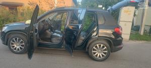 Black Volkswagen Tiguan 2008 in Vilnius, with an engine capacity of 2.00 L and mileage of 350 thousand km for 4390 €, photo 9 on AUTOMOTO.COM.LV