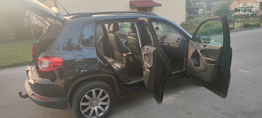 Black Volkswagen Tiguan 2008 in Vilnius, with an engine capacity of 2.00 L and mileage of 350 thousand km for 4390 €, photo 10 on AUTOMOTO.COM.LV