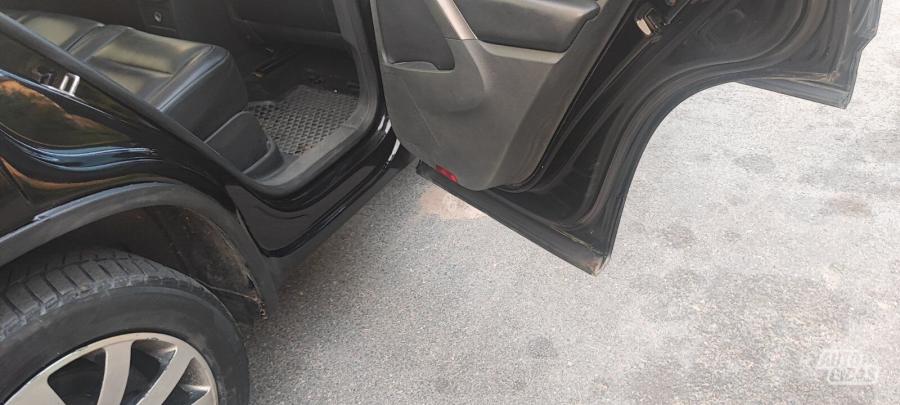 Black Volkswagen Tiguan 2008 in Vilnius, with an engine capacity of 2.00 L and mileage of 350 thousand km for 4390 €, photo 12 on AUTOMOTO.COM.LV